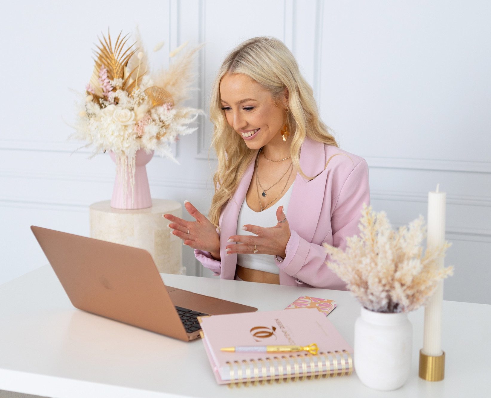 DIGITAL DOWNLOADS | The Content Queen