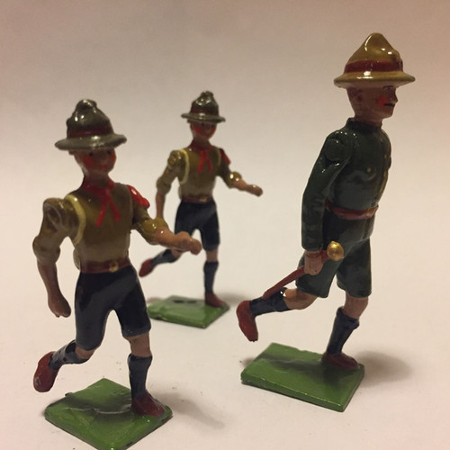 Scouts Set 1. Running. (3 figures) Scoutmaster and 2 ru | RMSM V3