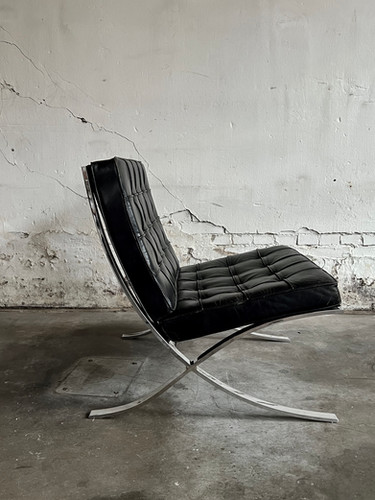 Iconic lounge chair Barcelona, design Mies van der Rohe | Mister Parker def