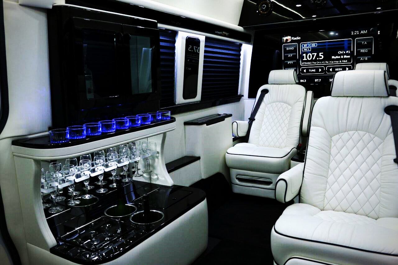 Reserve Our Luxurious Posh Mercedes Executive Limo | CelebLux Chicago