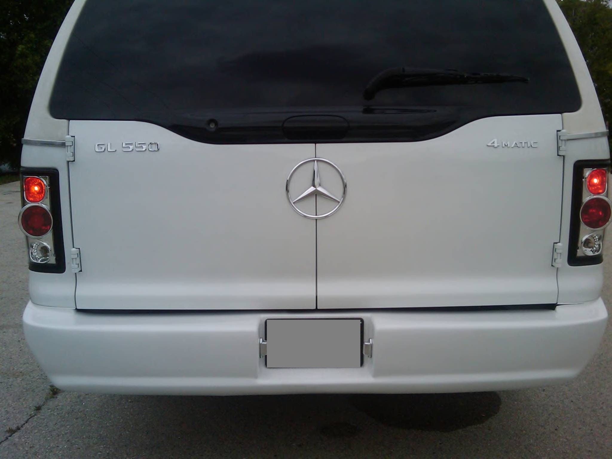 Check Out Our Beautiful Mercedes Benz SUV Stretch | CelebLux Chicago