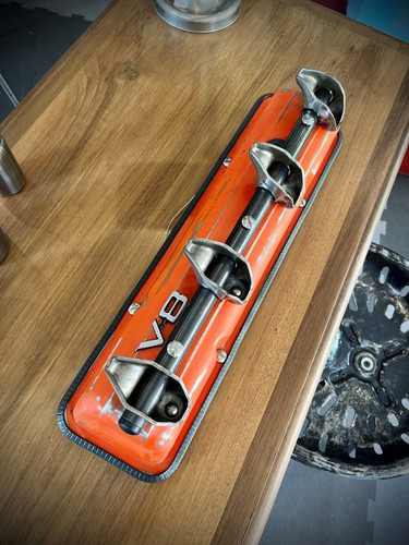 Porte manteaux Cache culbuteurs V8 | artbracam