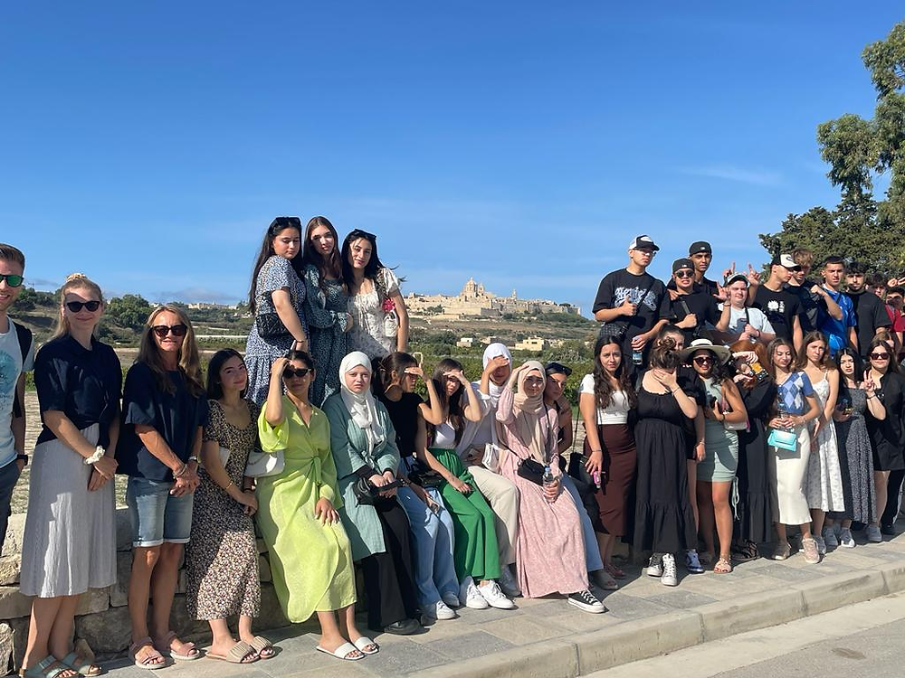 Flight 223 to Malta is ready for boarding - Sprachreise 3AS & 3BS