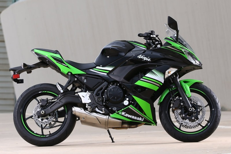 As 10 motos esportivas mais vendidas [2019 + preço seguro]