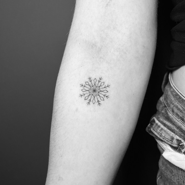 Ribisel Strauch Tattoo | Tattoo Wien