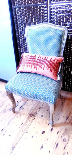 SOLD: VINTAGE/CLASSIC STYLE UPRIGHT CHAIR | avonnova interiors