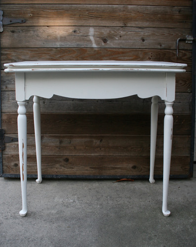 Petite Primrose Table | event-rentals