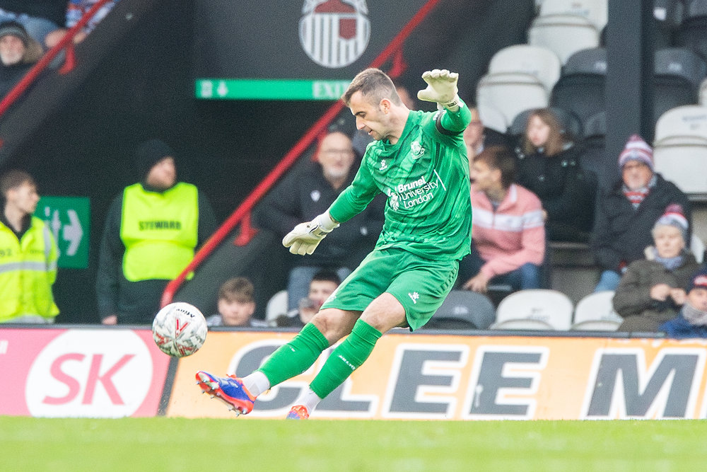 SAM HOWES RETURNS TO LEYTON ORIENT