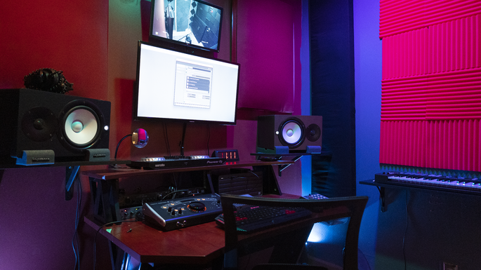 STUDIO B | Breakthrough Sounds | Cleveland, Ohio Recording Studio