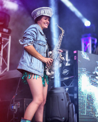 Ellie Sax | Tour Media | Saxophone Travelling