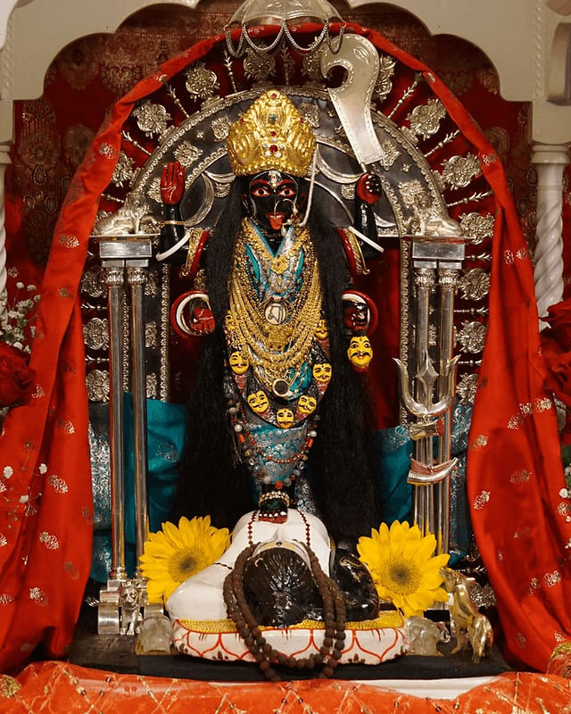 kali statue temple