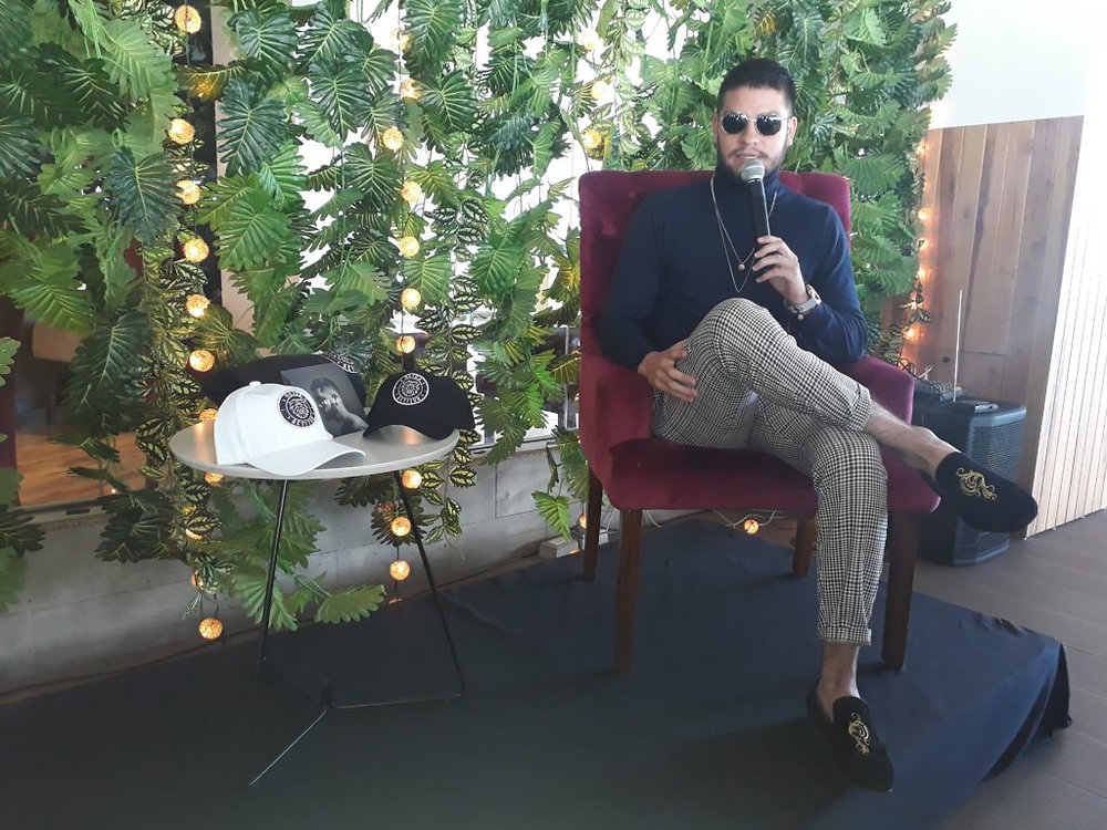 Javier Neira plasma su vida en su álbum “Actitud”