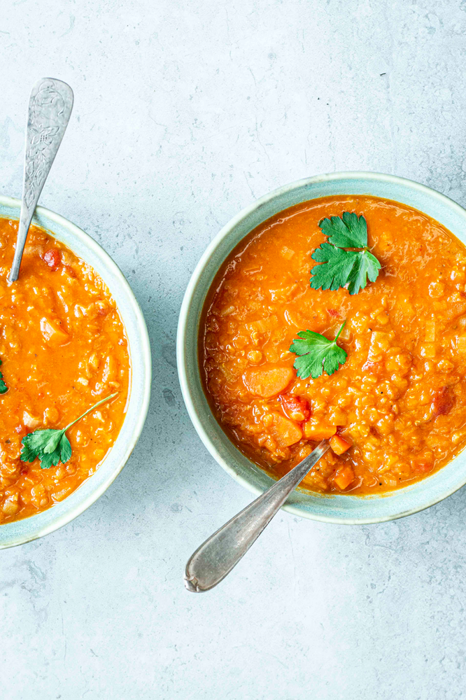 ROTE LINSENSUPPE MIT KOKOSMILCH