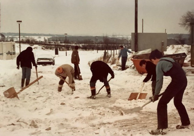 MEMORY MONDAY - Then and Now: Snow in Roughknowles Road 1981