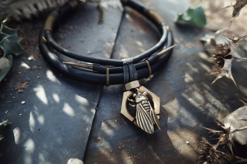 Infested Mind, Collier Cigale Spike | Curieuse Mécanique