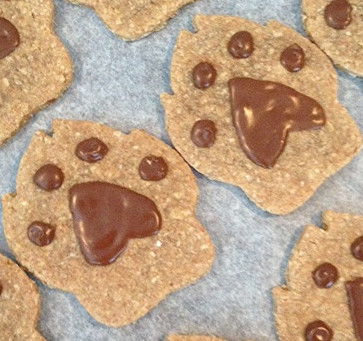 Paw Print Cookies - 6 per order (multiple colors) | Regal Beagle Bakery