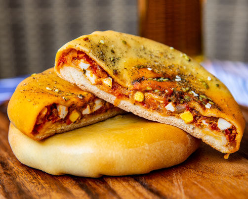 Hot meal in a crunchy crust| Panini Pie Factory