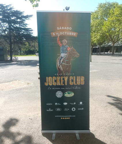 Lona Blackout | Mark Design