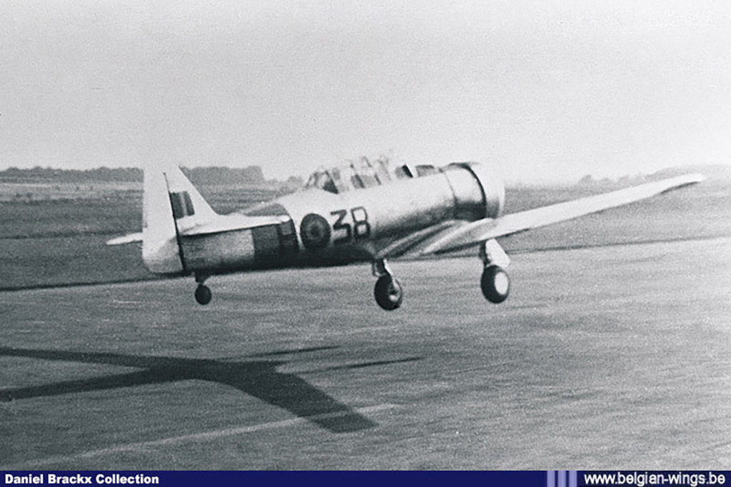 North American T-6 Harvard}