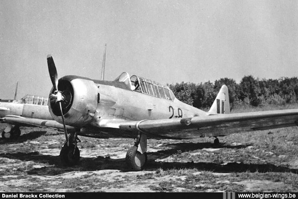 North American T-6 Harvard}