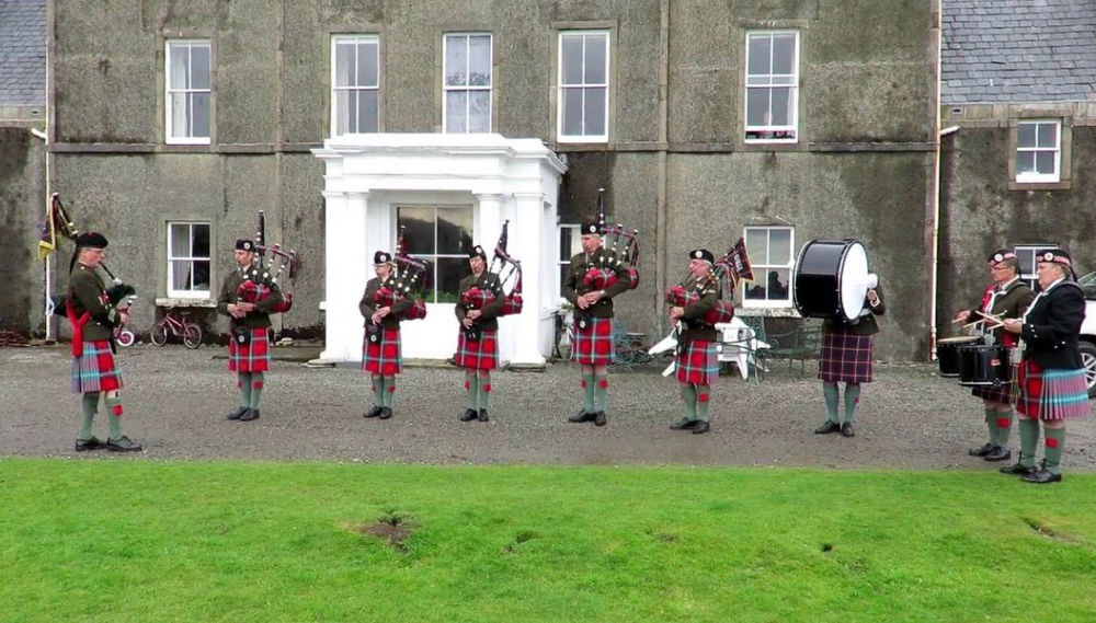 Pipes and Drums | Maclaine of Lochbuie
