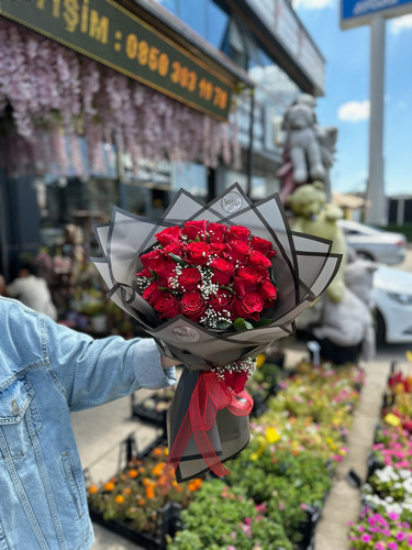 Scarlet Elegance Collection | VAW Flowers Studio