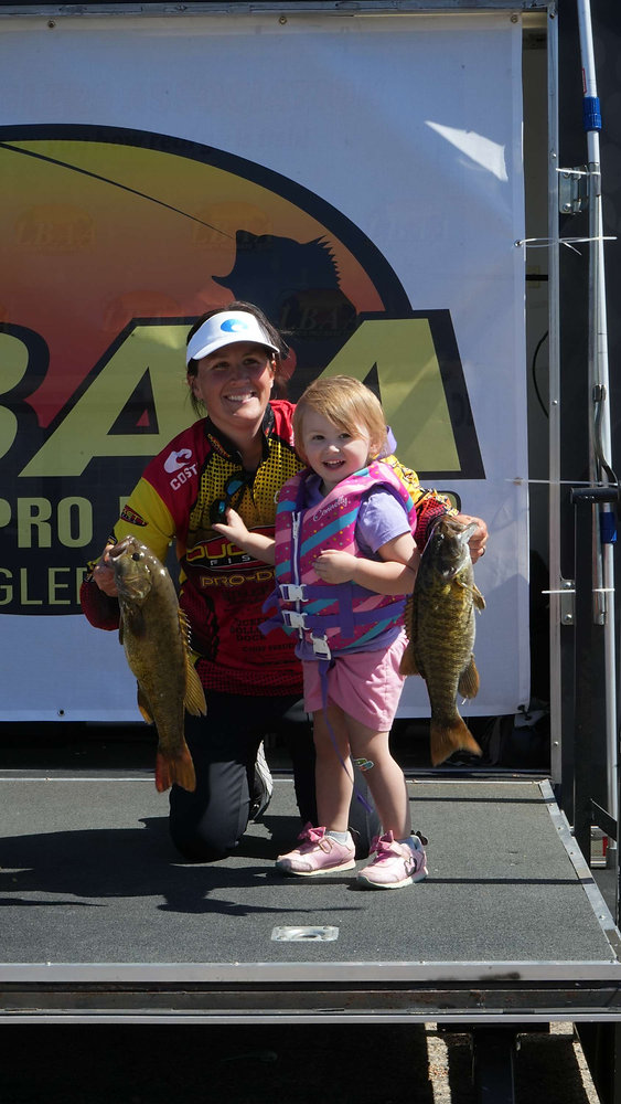 These women's pros weights are tight on Bull Shoals. Cindy Adler ...
