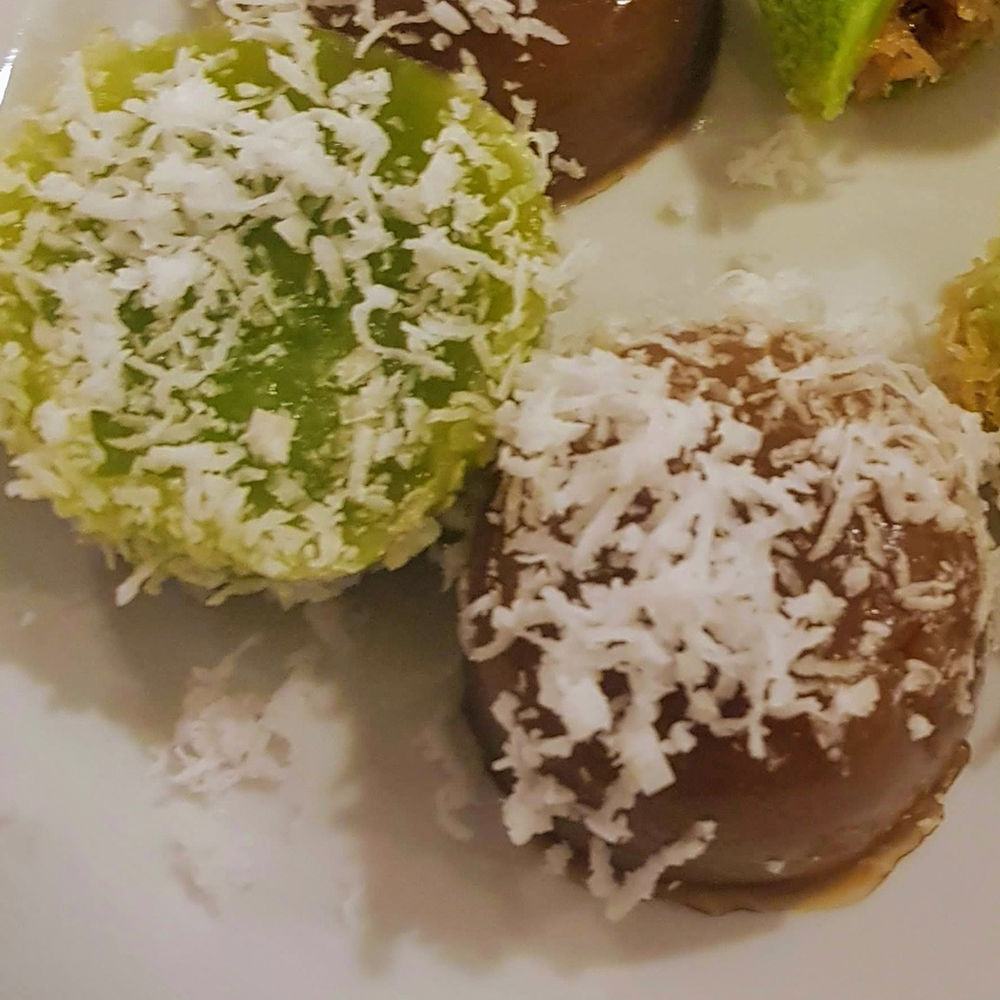 What are the best Malaysian SWEETS and DESSERTS?