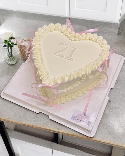 Heart Shaped Vintage Cake | My Site