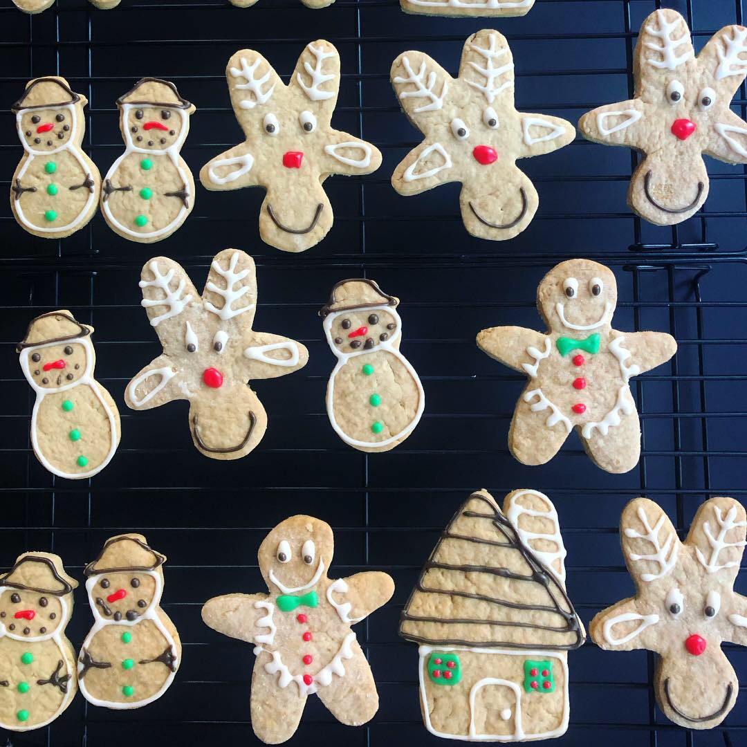 Gingerbread Men & Reindeer - Mom Uptown