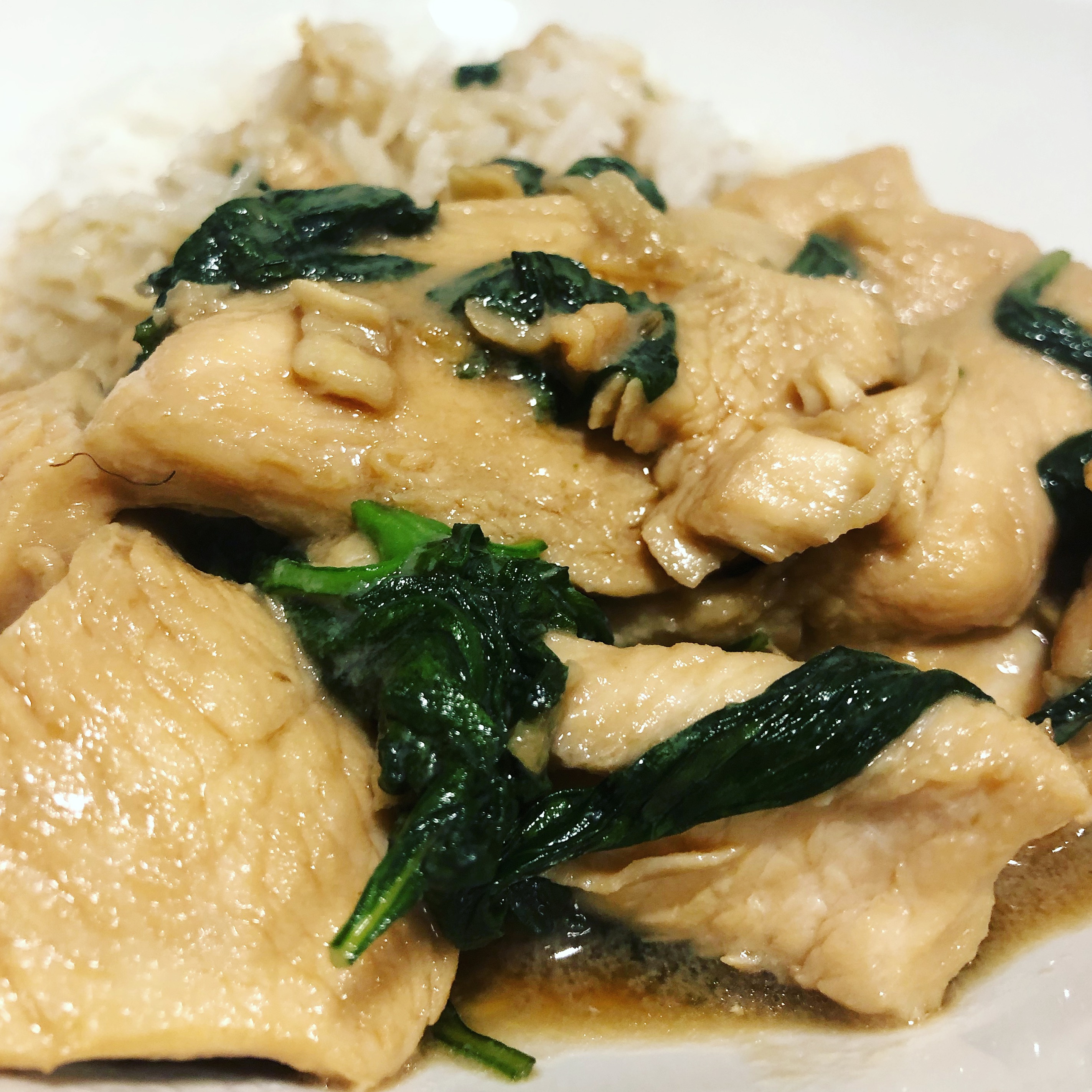 Pad Grapow Chicken (Basil Chicken) - Mom Uptown