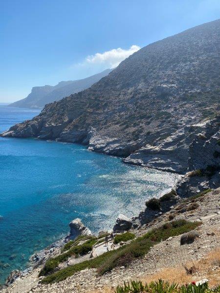 VISITER AMORGOS : NATURE, CULTURE ET PLAGES SECRÈTES DANS LES CYCLADES
