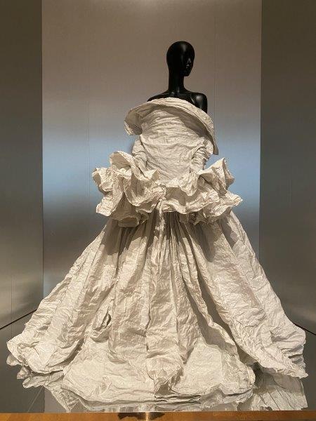 EXPOSITION : « LOUVRE COUTURE. OBJETS D’ART, OBJETS DE MODE