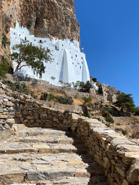 VISITER AMORGOS : NATURE, CULTURE ET PLAGES SECRÈTES DANS LES CYCLADES