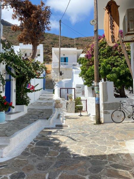 VISITER AMORGOS : NATURE, CULTURE ET PLAGES SECRÈTES DANS LES CYCLADES