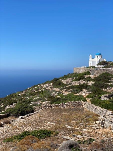 VISITER AMORGOS : NATURE, CULTURE ET PLAGES SECRÈTES DANS LES CYCLADES