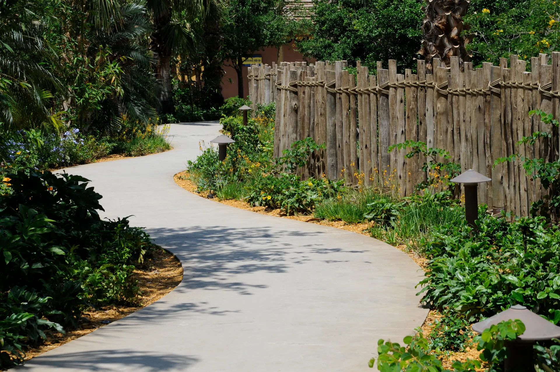 20 Stylish Garden Fence Ideas To Define Your Boundaries