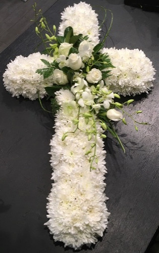 Couronne de croix | Floral Devinehttps://static.wixstatic.com/media/3abe48 ...