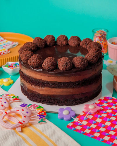 65% MALAGOS CHOCOLATE FUDGE LAYER CAKE | Theflourgirl