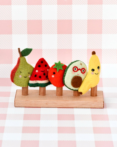 Tara Treasures Felt Fruits Finger Puppets Set | themulberrytreehouse