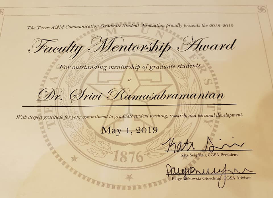 Receiving the "Faculty Mentorship Award" from our grad students