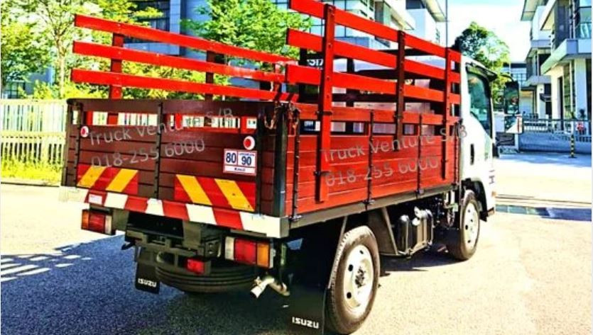 Isuzu Lorry 10ft Basic Wooden Cargo (Model: NLR77UEE)