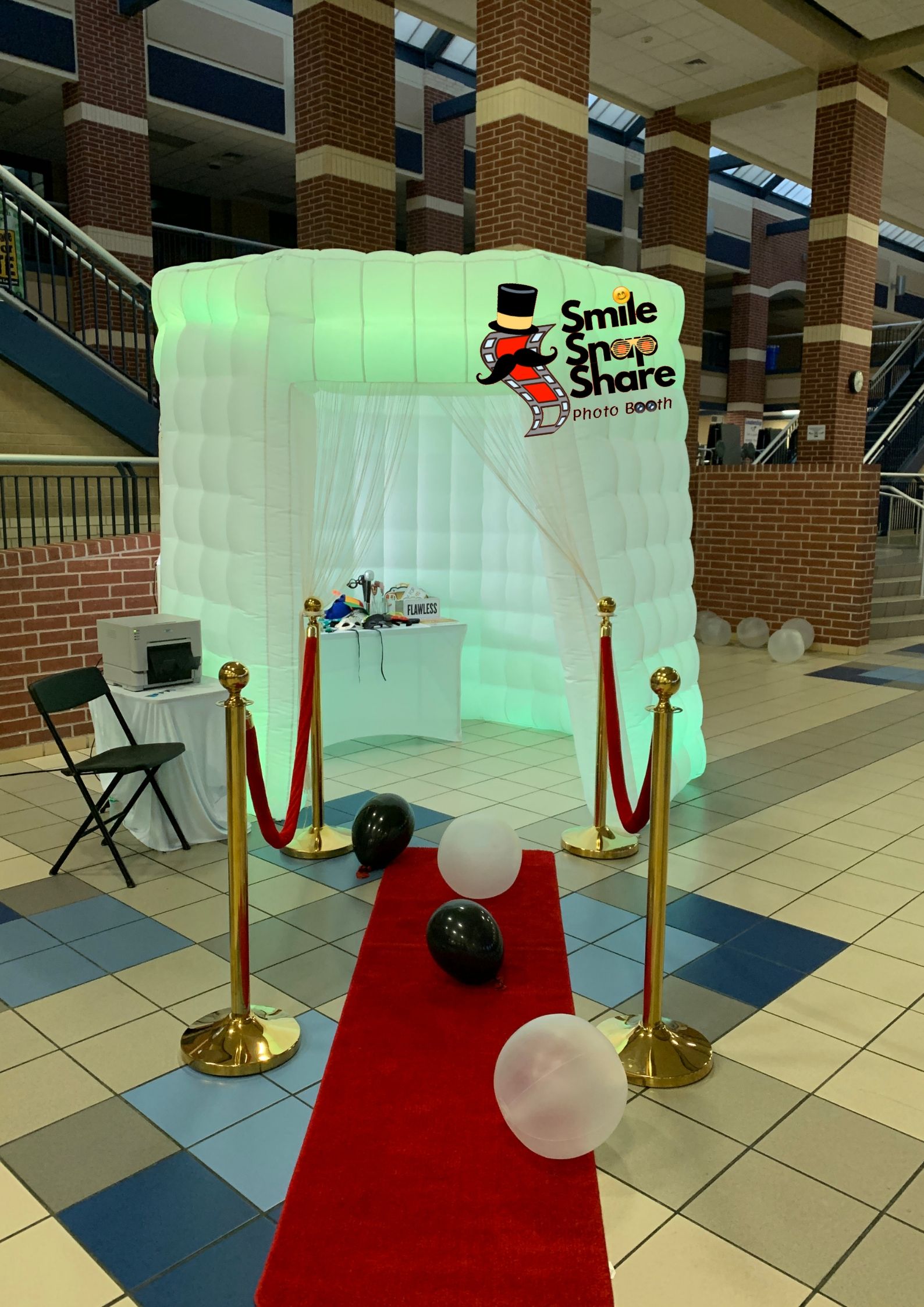 Sleek Photo Booth | Houston TX | Smile Snap Share Photo Booth