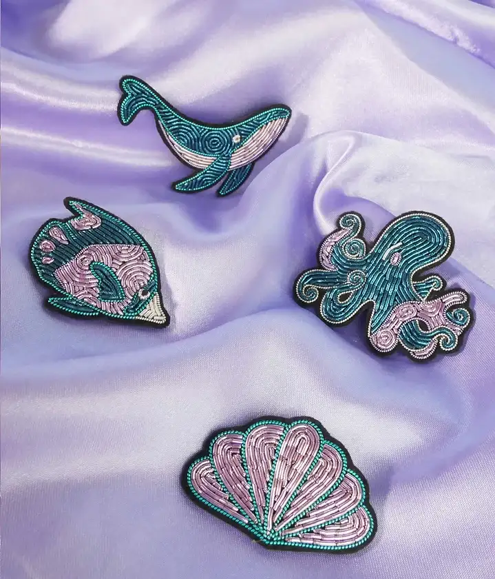 Patch et Broche Malicieuse - Broches brodée à la main