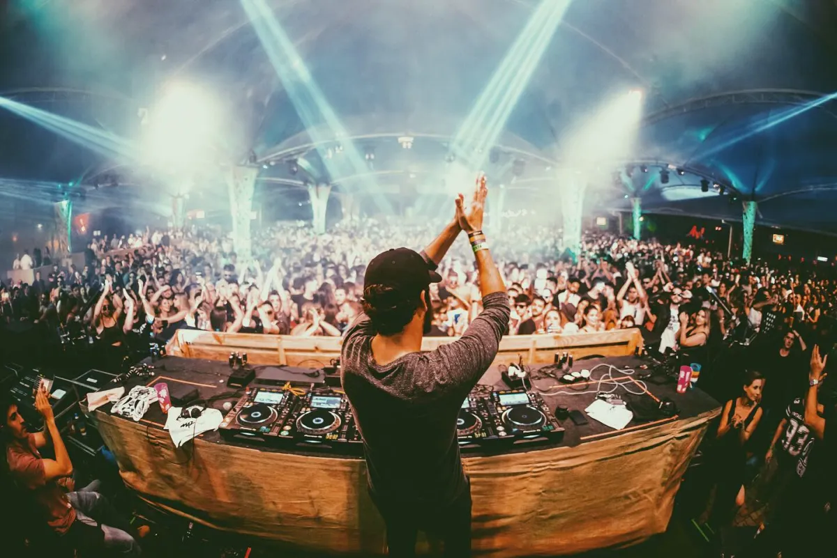 AFRO HOUSE : CONHEÇA MAIS SOBRE ESSA VERTENTE CHEIA DE HISTÓRIA E CULTURA.