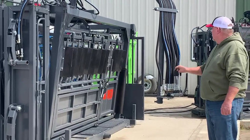 Big Red NXL Hydraulic Chute Portable | Seed & Farm Supply