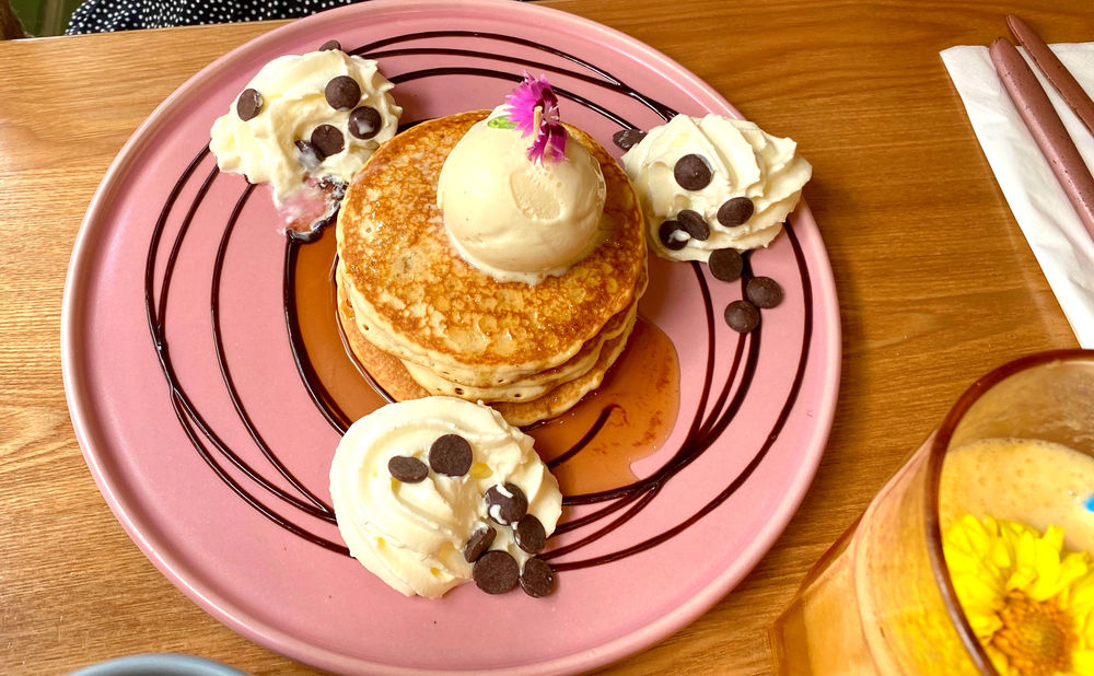 PLUSH CAFE 🧁 - The Most Instagrammable Cafe In York!