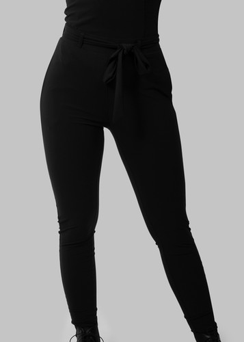 Chique travel pants in Black | Aviar Collection