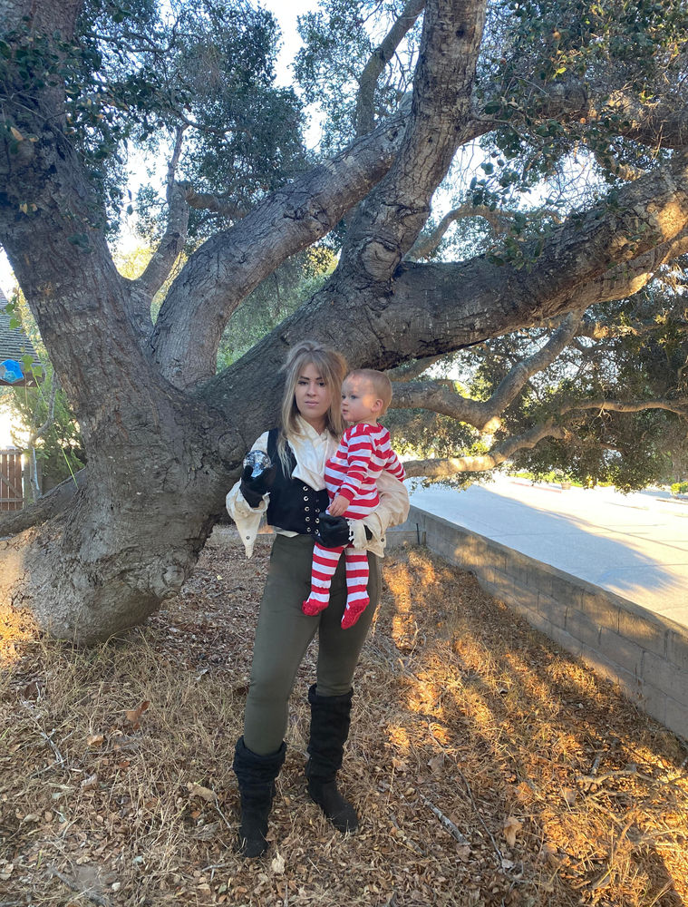 Labyrinth, Jareth and baby Toby cosplay (Quarantine Halloween)