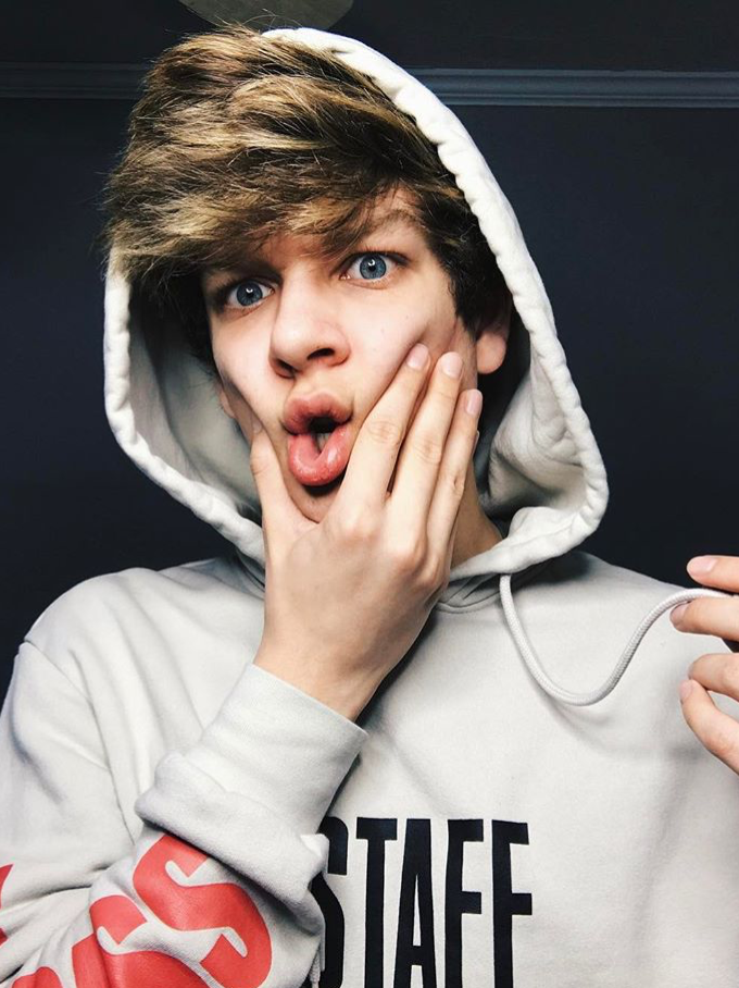 Nathan Triska | Live Streamer & Actor